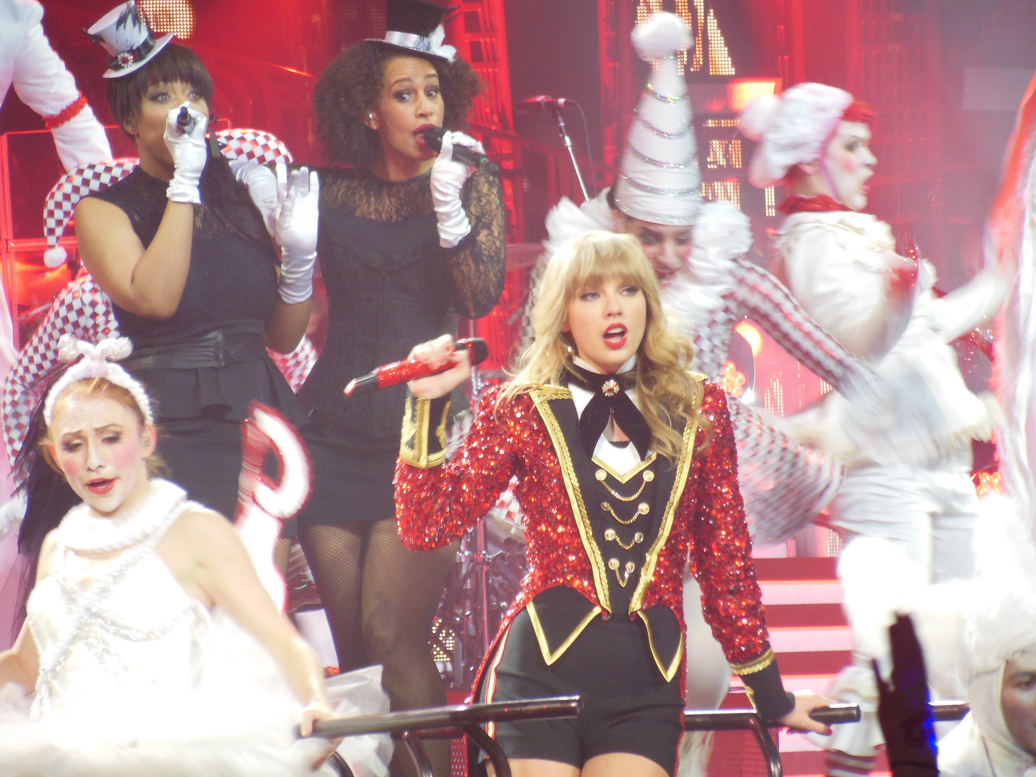 Taylor Swift Red Tour: Flawless execution at the Rogers Centre ...